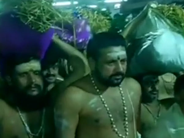 பெருமழை வெள்ளத்திற்கு இடையே கேரளா கோவில்களில் நிறை புத்தரிசி பூஜை ...