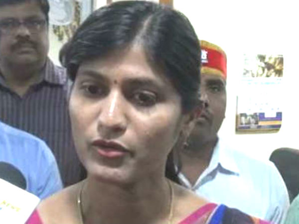 சிரித்த முகத்துடன் வளைய வரும் கலெக்டர் ரோகிணியே அழுது விட்டாரே! | Salem ...