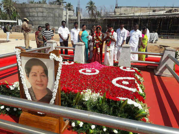 ஜெ. சமாதியில் திருமணம்.. சுவாதி கழுத்தில் சந்தோஷமாக தாலி கட்டிய ...