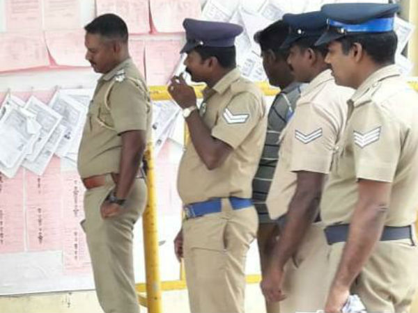 என்னோட 50,000 ஓட்டு போச்சே... கரூர் தாசில்தார் அலுவலகம் முன்பு உருண்டு ...