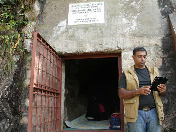 உடம்பை வளைச்சு உள்ளே போய்.. அதெல்லாம் இல்லைங்க.. இதுதான் ஒரிஜனல் பாபா ...