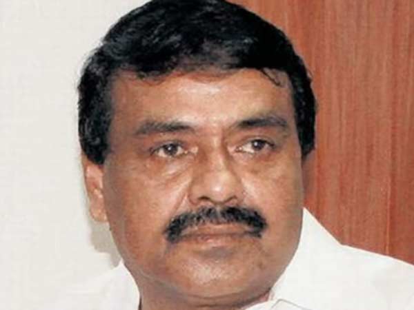 லெப்ட்ல போயாச்சு.. ரைட்ல திரும்பியாச்சு.. பேசாம யுடர்ன் போட்ரலாம் ...