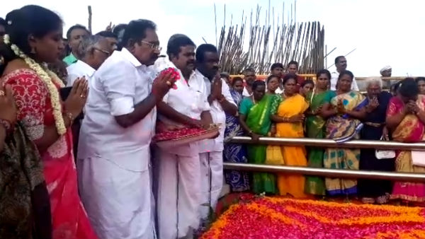 சாதாரண மனிதனான என்னை அமைச்சராக்கினார்.. ஜெ. சமாதியில் செல்லூர் ராஜூ ...