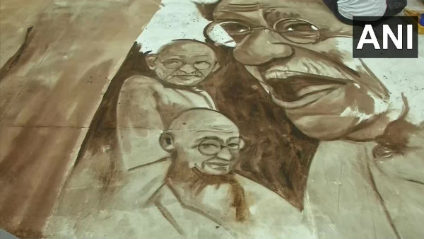 சென்னை இளைஞர்...காபி பவுடரில் காந்தி ஓவியம்...கின்னஸில் பதியப்படுமா ...