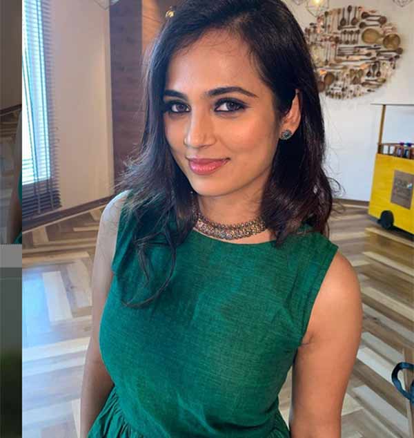 ரம்யா பாண்டியன் விஷ பாட்டிலா.. பொங்கி எழுந்த ரசிகர்கள்.. செம ஆட்டமா ...