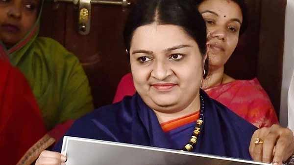 "அவரை" கையில் எடுக்கும் சசிகலா.. தி.நகர் வீட்டில் 3 மணி நேரம் பரபர ...