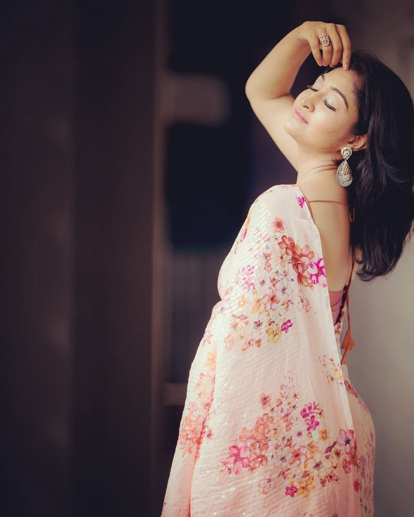 நீலிமா மூக்கிலேயே குறியா இருக்காங்களே எல்லாரும்.. ! | Neelima Rani nose ...