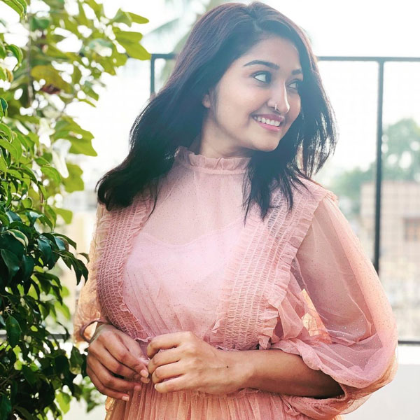 நீலிமா மூக்கிலேயே குறியா இருக்காங்களே எல்லாரும்.. ! | Neelima Rani nose ...