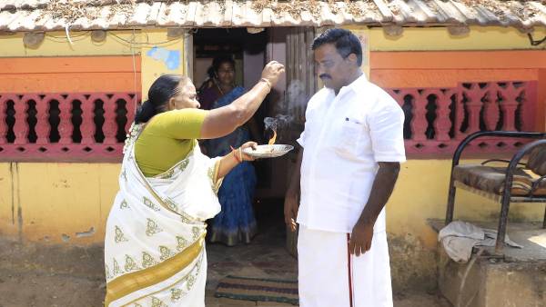 வீட்டுக்காரர் எம்எல்ஏவா இருந்தா என்ன.. சாந்து சட்டியுடன் 100 நாள் ...