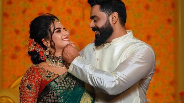 அவர் கொஞ்ச இவர் மிஞ்ச...வெட்கத்தை சிந்தும் ரஷ்மி.. குஷியில் ரசிகர்கள் ...