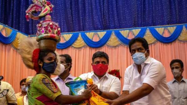 "கவலைப்படாதீங்க".. ட்வீ ட் செய்த பிடிஆர்.. மதுரை கரகாட்ட கலைஞர்களுக்கு தேடி வந்த ஸ்பெஷல் ...