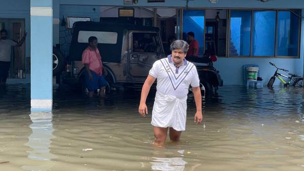 'இப்படி செஞ்சத்துக்கு சாரிங்க.. மக்களிடம் மன்னிப்பு கேட்ட வேளச்சேரி எம் ...
