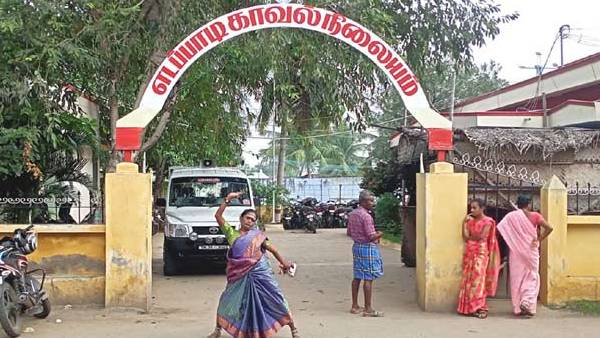 புடவையை சும்மா ஏத்தி செருகி.. அக்கா ஒரே டான்ஸ்தான்.. அதுவும் எடப்பாடி ...