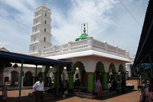 நாகூர் தர்காவில் அமைச்சர் ஆவடி நாசர்! வெள்ளிக்கிழமை தொழுகையும் மனம் ...