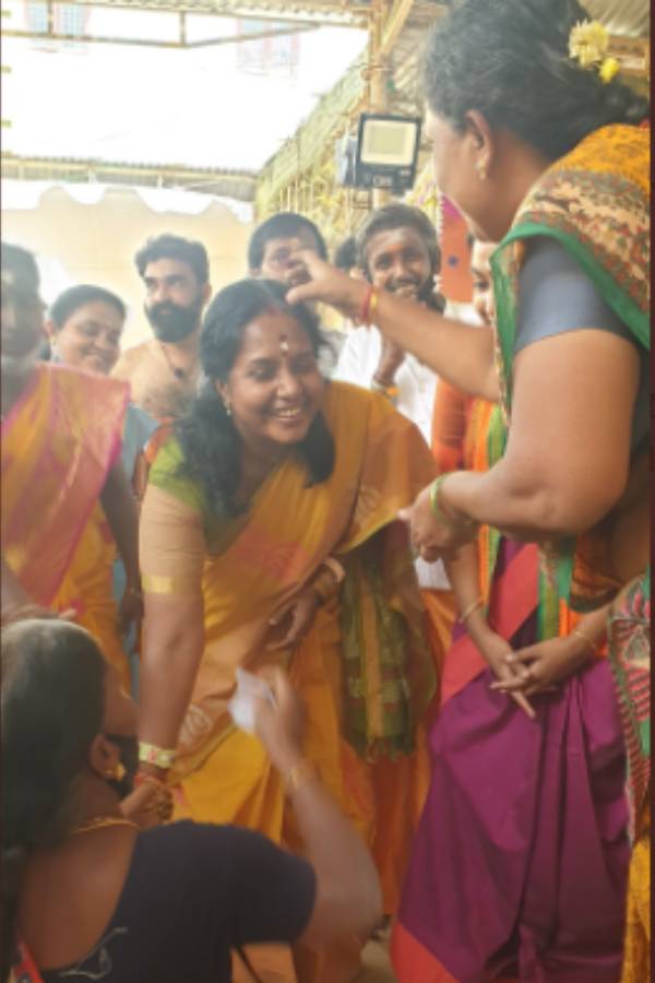 வெட்கப்பட்ட வானதி.. "வாங்க கண்ணு" என்று கையை பிடித்து இழுத்து ...