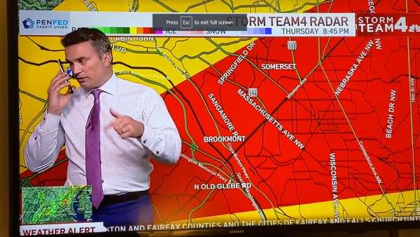 சூறாவளியின் பாதையை விளக்கிய வானிலை ஆய்வாளர்.. திடீரென பதறி போய் நியூஸ் ...