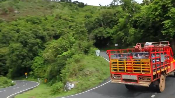 காவு வாங்கும் கல்லட்டி மலை பாதை.. ஊட்டியில் ஒரு "திகில்" கலந்த சாலை ...