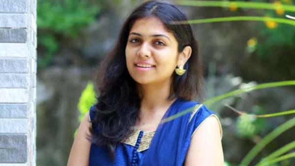 பிரபல நடிகை அஞ்சலி நாயர் தந்த இன்ப அதிர்ச்சி.. "ஆசீர்வதியுங்களேன் ...