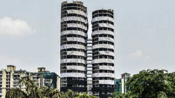 நொய்டா.. 102 மீட்டர் உயரம் கொண்ட கட்டிடம் வெறும் 9 நொடிகளில் ...