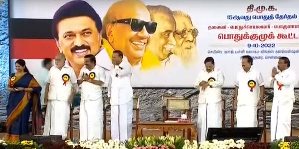 மகன் கதிர் ஆனந்த் கொடுத்த சர்ப்ரைஸ்! வான வேடிக்கையுடன் வரவேற்பு ...