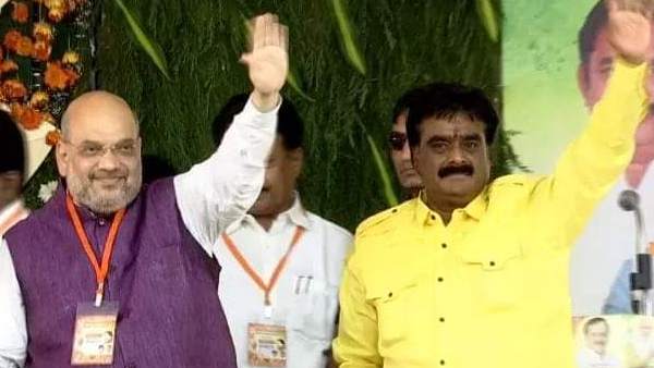 நேர்மையா நடக்குறது பிடிக்கலயா..? ‘திமுகவுக்கு ஜால்ரா’.. ஆளுநருக்கு ...