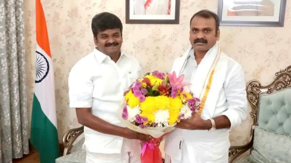 கைவிரித்த டெல்லி? அதிமுக ‘மாஜி’ தலைநகர் சென்ற நேரத்தில் வேலையைக் ...