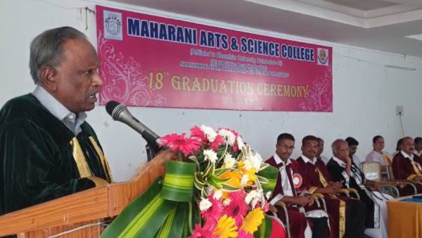 ஜெயலலிதா மரணத்துக்கான காரணம் என்ன?.. கல்லூரி பட்டமளிப்பு விழாவில் பேசிய நீதியரசர் ஆறுமுகச்சாமி ...