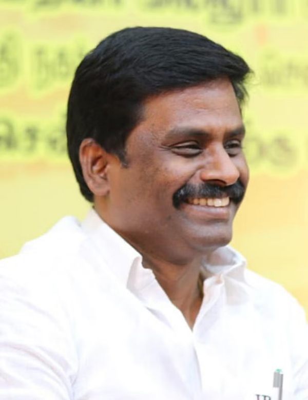 துர்கா ஸ்டாலின் காலில் விழுந்து வணங்கியது ஏன்..? திமுக எம்எல்ஏ ...