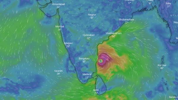 மாண்டஸ் புயல் கரையை கடக்கும் நேரம், இப்போ எங்கே இருக்குன்னு ...