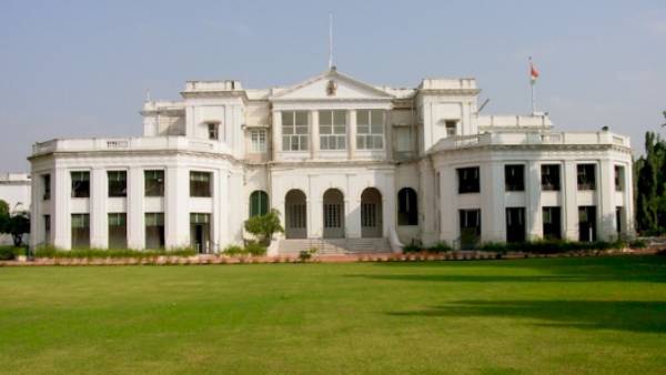 சட்டசபையில் பரபரத்த ஆளுநர் உரை.. பாதியில் வெளியேறிய ஆர்என் ரவி.. மரபு ...