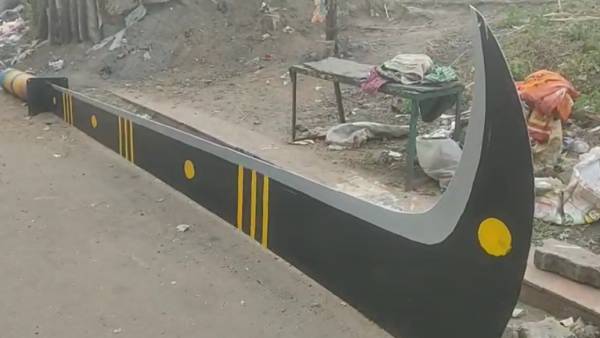 250 கிலோ எடை, 18 அடி உயரம்.. கருப்பசாமிக்காக ரெடியாகும் மெகா அரிவாள் ...