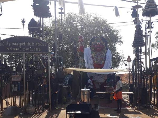 குதிரை வாகனத்தில் பொன்னர் - சங்கர்.. வேடுபரி...கோலாகலமாக நடந்த வீரப்பூர் மாசி பெருந்திருவிழா ...