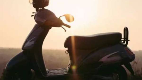 "யாருப்பா நீ.." ரூ 90,000 ஸ்கூட்டிக்கு.. ஒரு கோடி செலவு செய்து பேன்சி ...