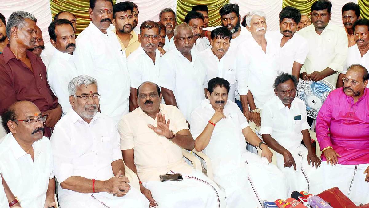 அதிமுக கொடியை பயன்படுத்தக் கூடாதா? அப்படினு தேர்தல் ஆணையம் எங்காவது சொல்லியிருக்கா.. வைத்தி ...