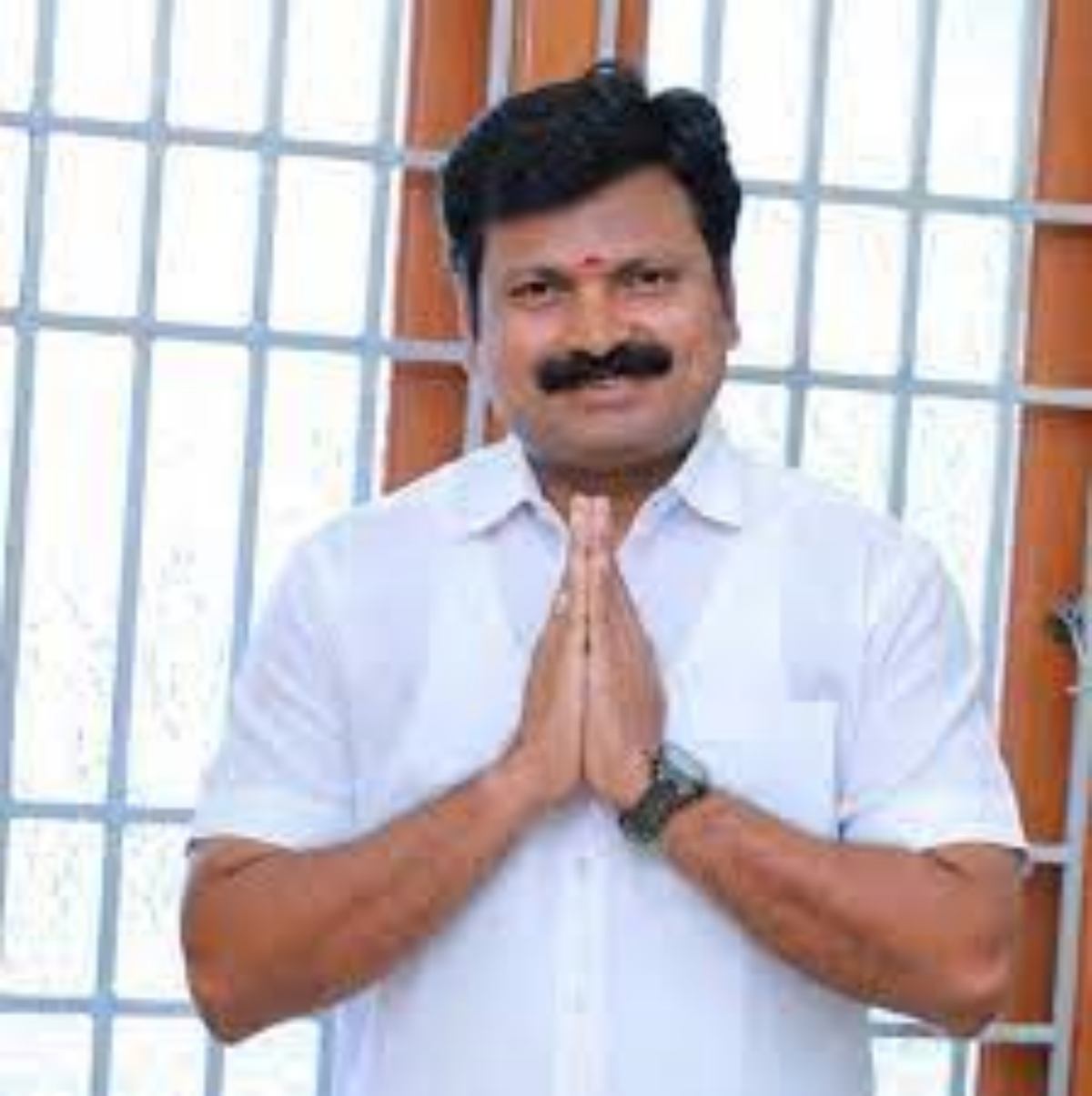 வாட்ஸ் அப் வீடியோ மூலம் ஓட்டு கேட்ட வழக்கு.. ஐகோர்ட் அதிரடி.. திமுக எம் ...