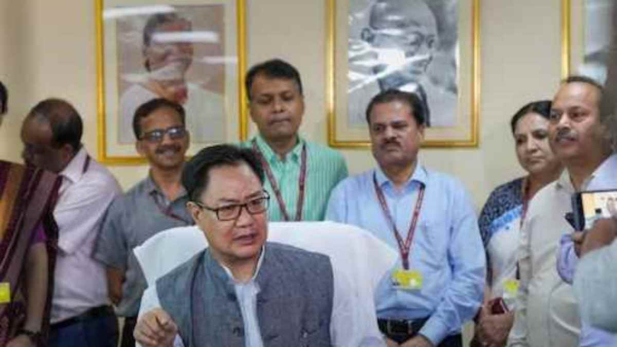 சட்டத்துறையில் இருந்து மாற்றம்.."இது தண்டனை கிடையாது" மத்திய அமைச்சர் ...