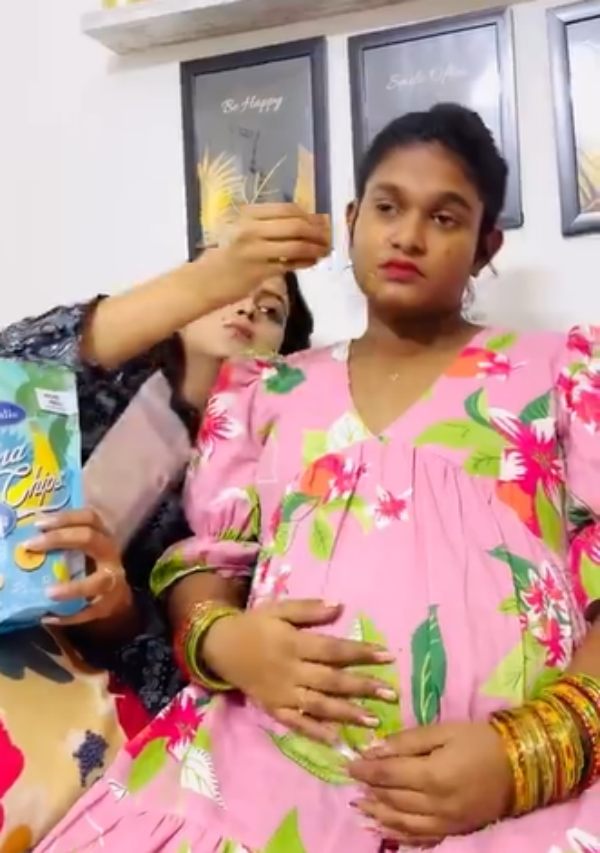 கர்ப்பிணினு கூட பார்க்காம.. காலை தூக்கி போட்டு.. கயல் சீரியல் நடிகை ...