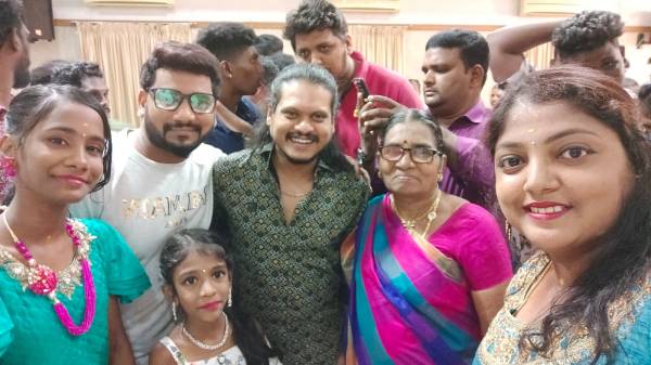 மகளின் மஞ்சள் நீராட்டு விழா.. மேடையில் வடிவேல் பாலாஜியின் போட்டோ ...