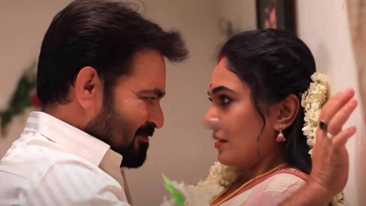 ச்சீ..கண் கூசும் லிப் லாக் முத்தக்காட்சி..இதுல இந்த ட்விஸ்ட் வேற..பிரபல ...