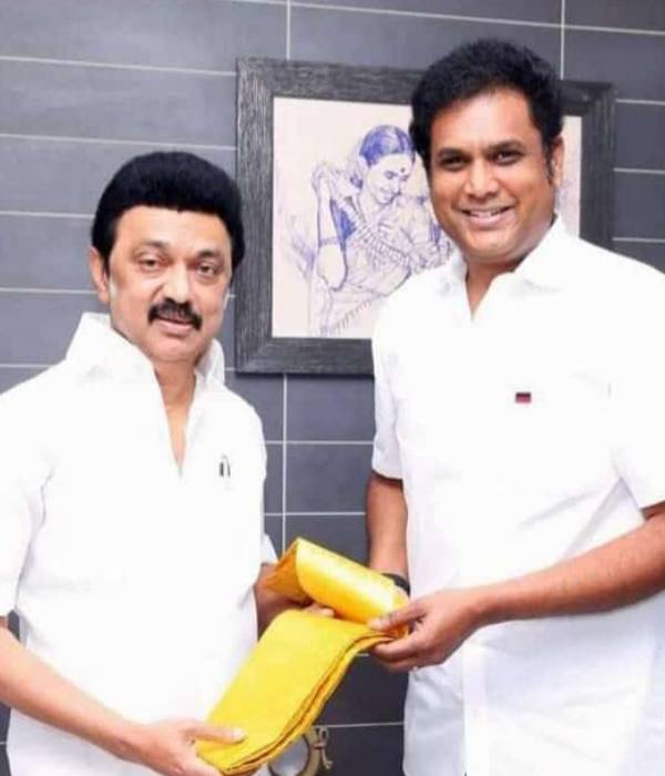 டி.ஆர். பாலு "மருமகள்" சொன்னதை கவனிச்சீங்களா.. அமைச்சராக டிஆர்பி ராஜா ...