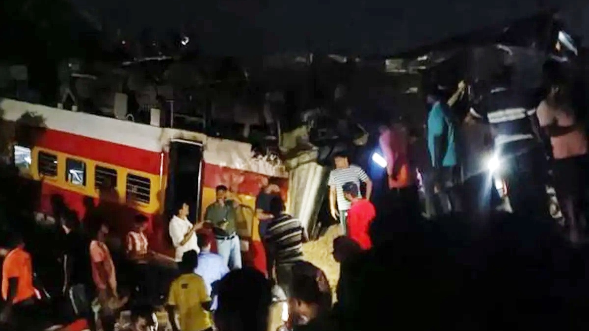 தடம் புரண்ட கோரமண்டல் ரயில்.. பின்னாலேயே வந்து மோதிய யஸ்வந்த்பூர் ...