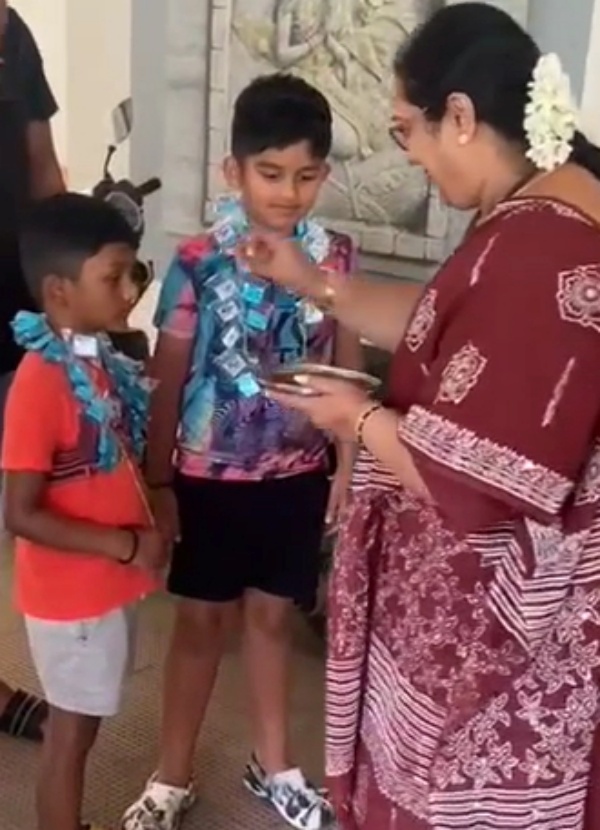 நடிகர் ராமராஜனின் மகள் மற்றும் மகன் இப்போ எப்படி இருக்காங்க தெரியுமா ...