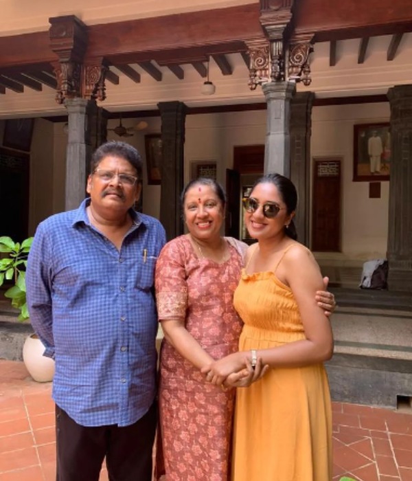 இயக்குனர் கே.எஸ் ரவிக்குமார் மகள்களை பார்த்திருக்கிறீர்களா...? அதுவும் ...