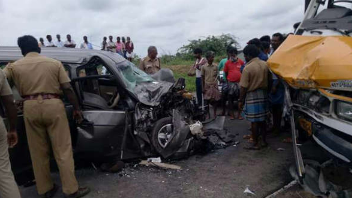 மதுரை திருமங்கலம் அருகே கார்- கன்டெய்னர் லாரி மோதல்.. 4 பேர் பலி | 4 died of accident in Madurai ...