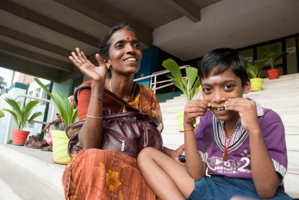 தாய் பாசம் மட்டும் மாறல.. பிரக்ஞானந்தா 11 வருசம் முன் இருந்த நிலை! படமே ...