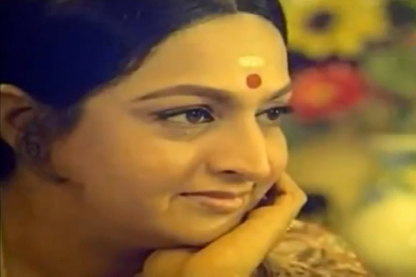 நடிகர் வெண்ணிற ஆடை மூர்த்தியின் மனைவி பிரபல நடிகை தெரியுமா? கிரிக்கெட் விளையாட்டில் வெளியான ...