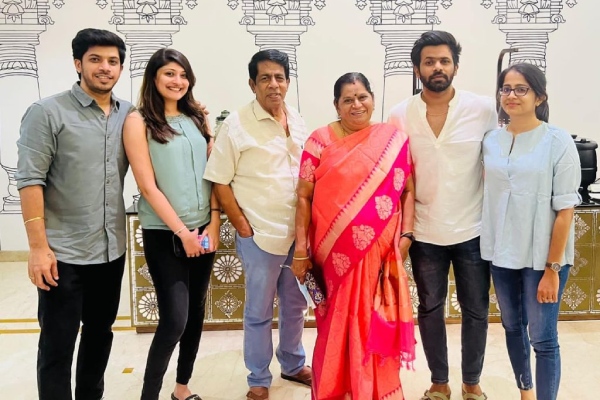 நடிகர் ஆர்.சுந்தர்ராஜன் மனைவி இந்த பிரபலம் தானா..? மகன்கள் கூட யார் ...