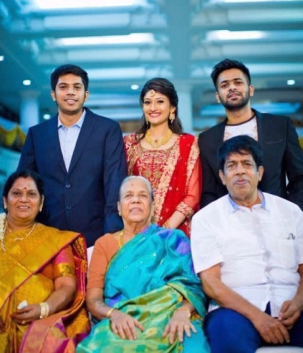 நடிகர் ஆர்.சுந்தர்ராஜன் மனைவி இந்த பிரபலம் தானா..? மகன்கள் கூட யார் ...