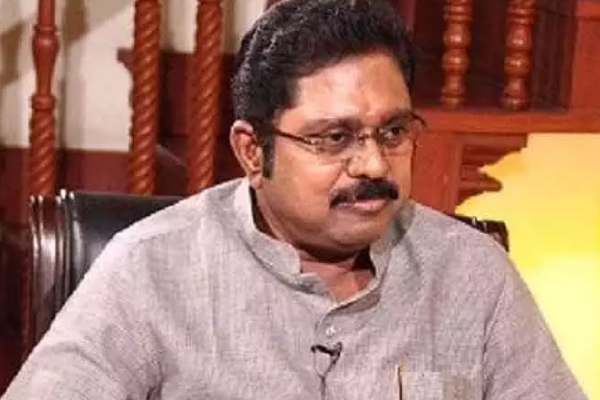 எழுதாத பேனாவிற்கு சிலை வைக்க நிதி இருக்கு?.. இலவச லேப்டாப்பிற்கு இல்லையா?.. சீறும் டிடிவி ...