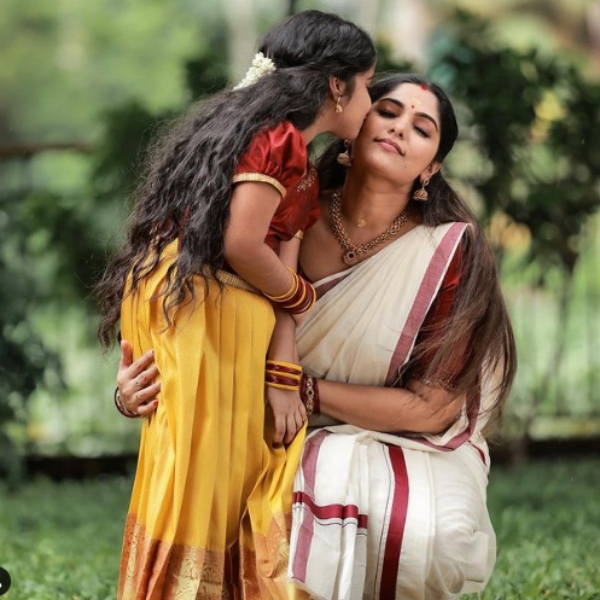 தாமிரபரணி பட பானுவின் மகள் இத்தனை படங்களில் நடித்திருக்கிறாரா? அதுவும் யாரோடனு பாருங்க ...